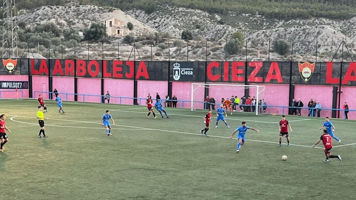 Victoria sufrida del Cieza ante el Bala Azul (2-1) | ORM