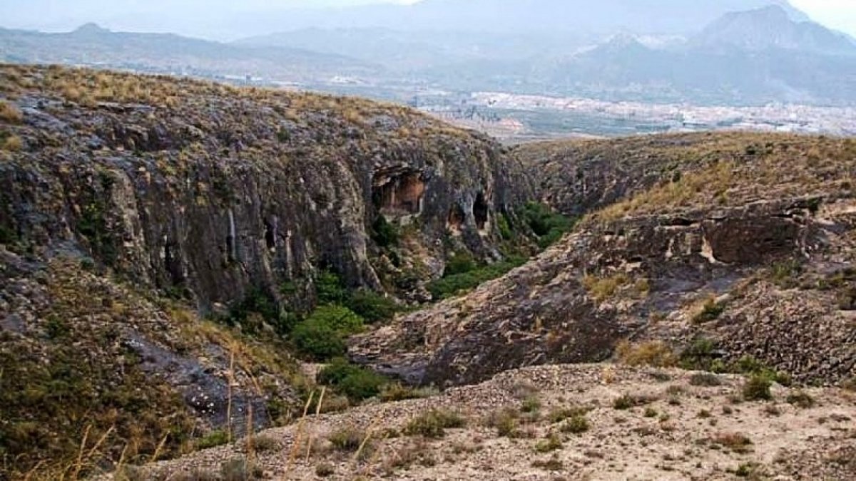Se cumplen 60 años del descubrimiento del Barranco de los Grajos en ... Se cumplen 60 años del descubrimiento del Barranco de los Grajos en ...