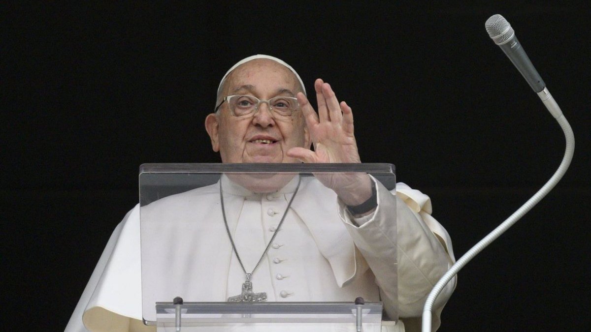 El papa sufre una neumonía bilateral dentro de un cuadro clínico "complejo" | ORM