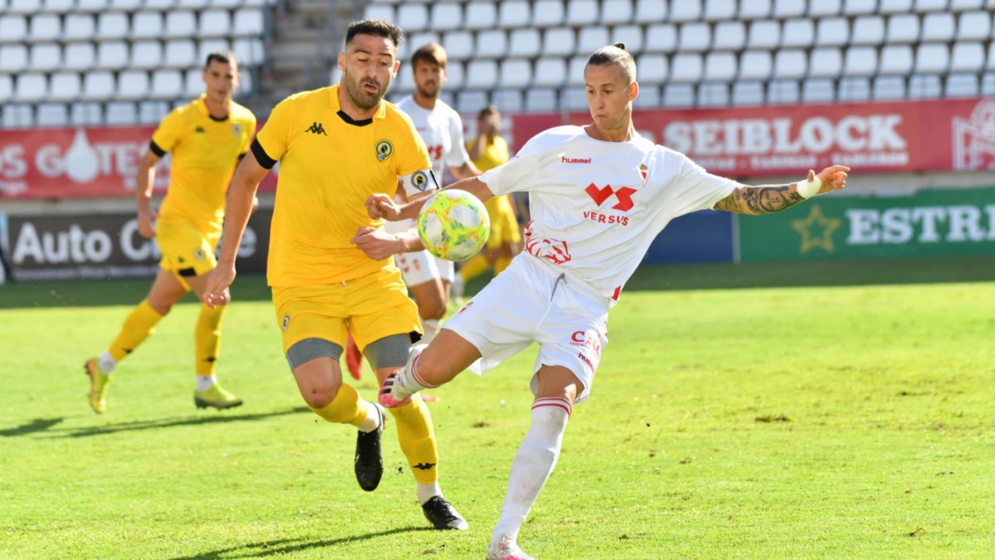 El Real Murcia gana por 2-1 al Hércules, en el estadio Enrique Roca | ORM