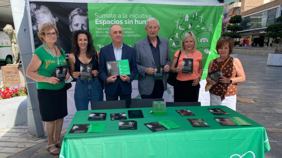 La AECC advierte del peligro de inhalar el "humo secundario", sobre ...