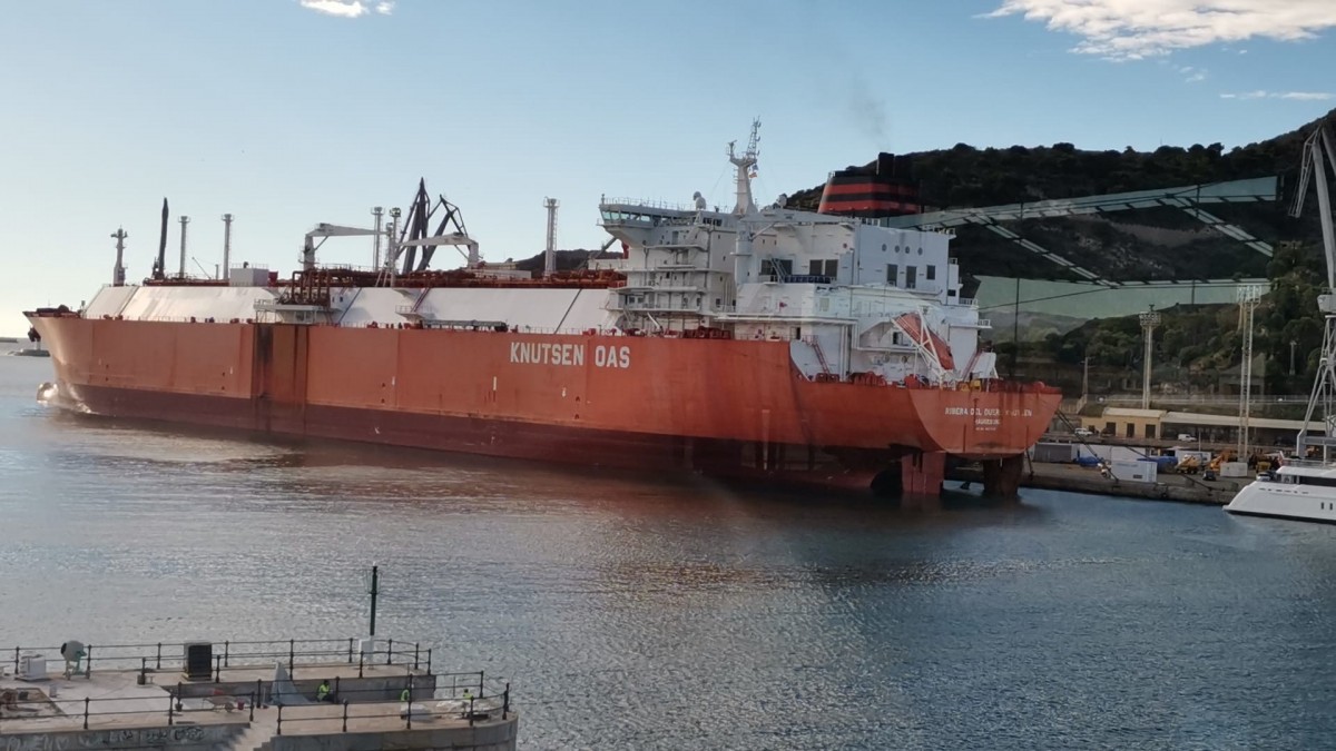 Puesta a punto en Cartagena de un imponente gasero de 300 metros de ...