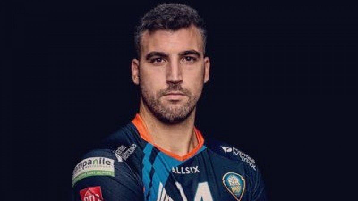Borja Ruiz, jugador de voleybol en Francia:"Este lunes podrían dar por ...