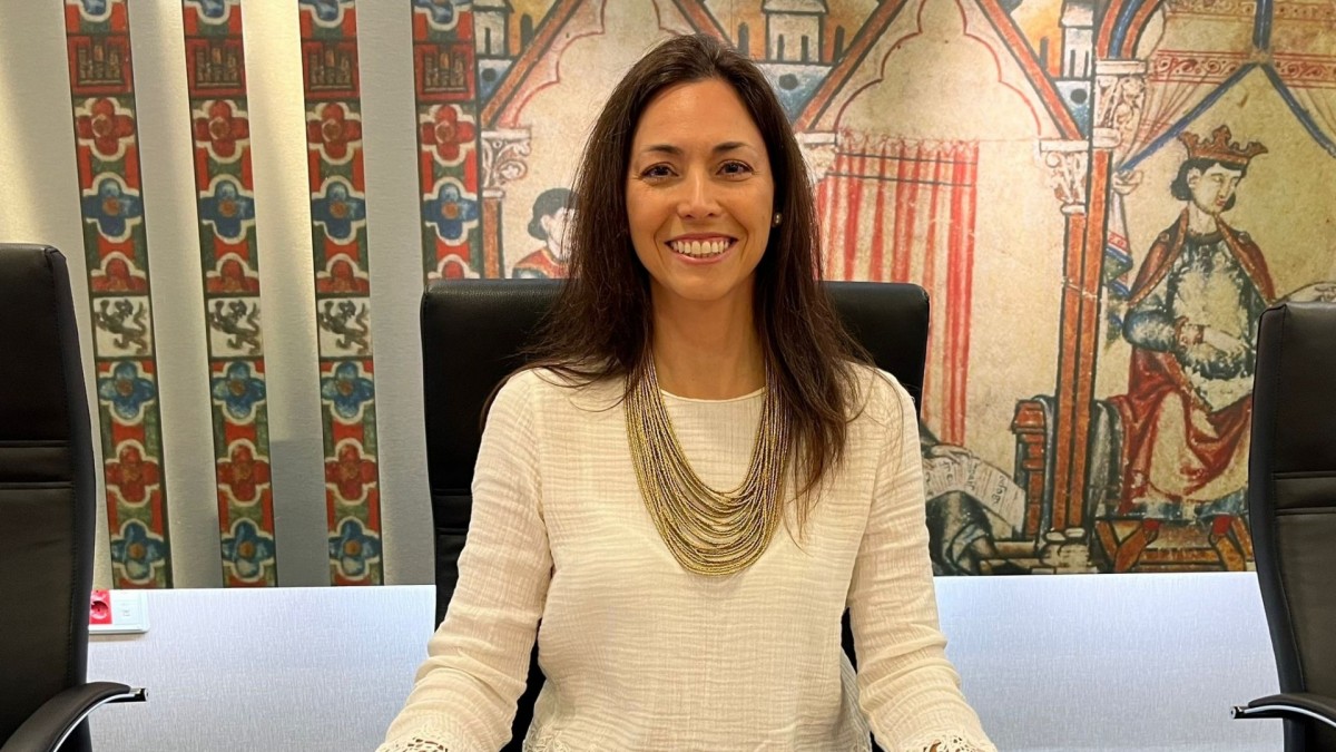 La Asamblea Regional, al día. Con la diputada de VOX, Virginia Martínez ...