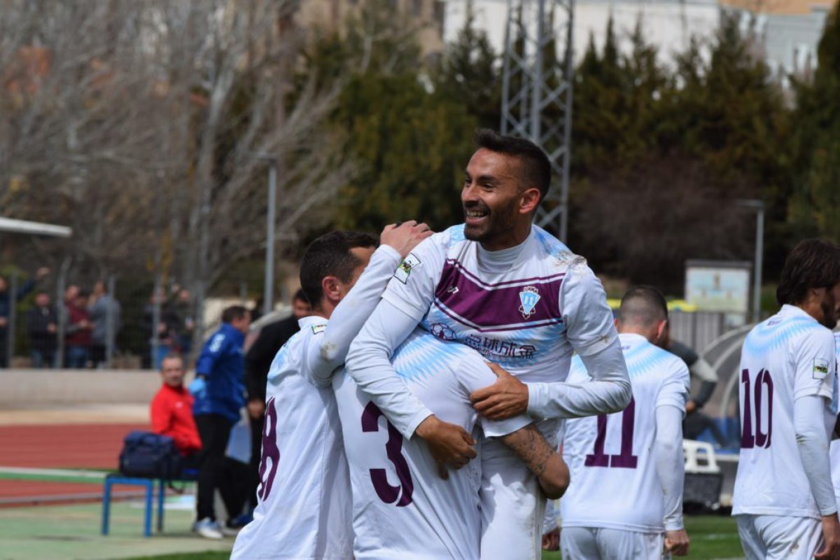 Ángel Robles: "Me motiva luchar por el ascenso con el Lorca Deportiva ...