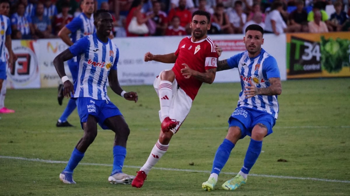 Pedro León y Romera dan el triunfo al Real Murcia en Águilas (1-2) | ORM
